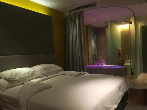 Book LiT BANGKOK Hotel, Bangkok from $91/night - Hotels.com